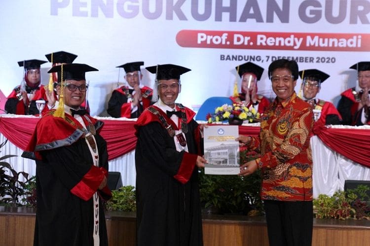 Rendy Munadi Dikukuhkan sebagai Guru Besar Kedua di Telkom University - Galamedia News ...