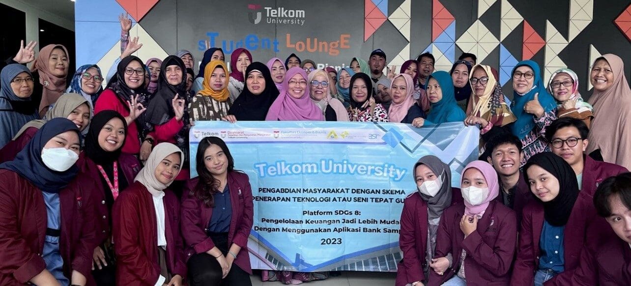 Pelatihan Pengelolaan Keuangan Dengan Menggunakan Aplikasi Bank Sampah ...