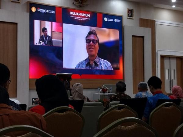 Isi Kuliah Umum di Telkom University Purwokerto, Wamen Komdigi Minta Kampus Cetak AI Talent ...